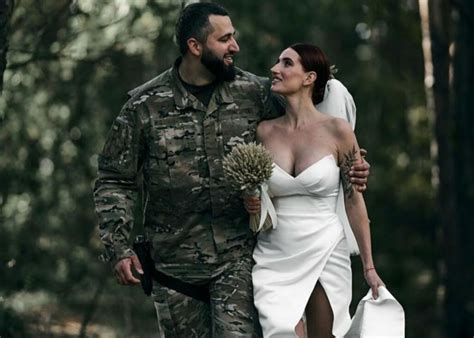 Стало відомо скільки українців одружилися на війні ВСВІТІ