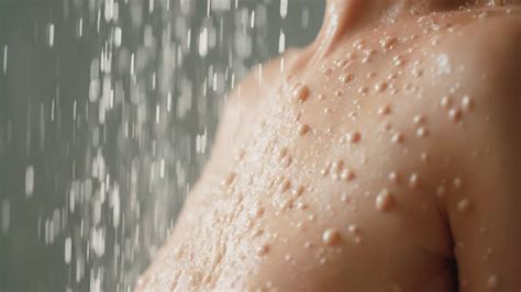 Kodėl Jūsų Dušų Ilgis Gali Būti Odos Dehidratacijos Priežastis Sveika