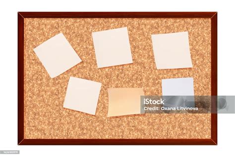 Papan Pengumuman Gabus Dengan Beberapa Lembar Kertas Lengket Ilustrasi Stok Unduh Gambar