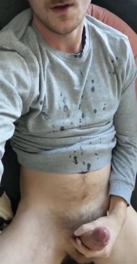 Hot Aussie Bloke Squirts All Over Himself