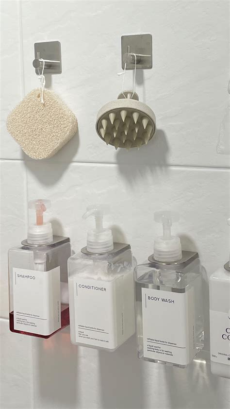 유진리 집꾸미기 자취기록 엄마아빠 집에서 들고 온 원목 탁자 🌿🫧 내가 딱 찾던 디자인이라 너무 마음에 들었다 거실에도 잘 어울리는 거 같움 우하하 집앞뜰에서 꺾어온