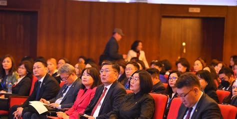 Эмэгтэй захиралтай аж ахуйн нэгжүүдийн 99 хувь нь жижиг дунд үйлдвэрлэлийн ангилалд багтаж