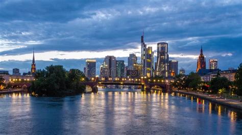 Intervalos De Tiempo De La Noche A La Noche En Frankfurt Metrajes