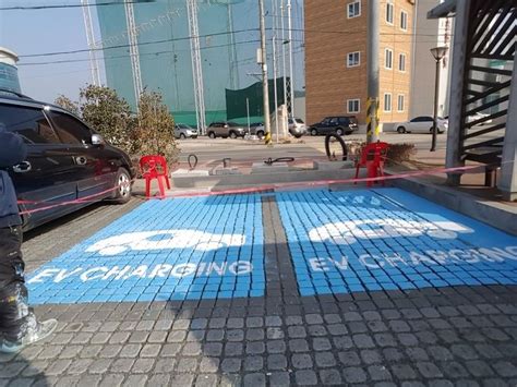 전기차 전용 주차구역 설치 의무화한다