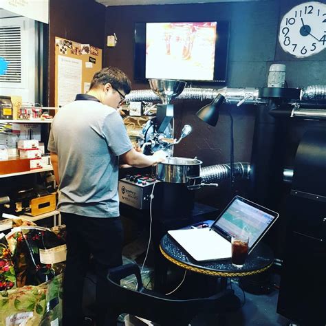 제주바리스타커피학원 오늘은 오전시간부터 수업에 사용할 원두를 준비하려 로스팅을 하였습니다 각 나라별