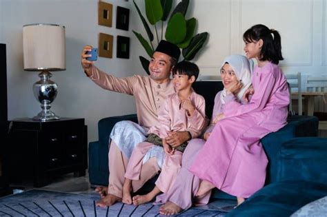 12 Ide Pose Foto Keluarga Saat Lebaran Agar Lebih Aesthetic