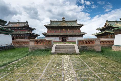 Өргөн уудам тал нутаг уулархаг уулстай Монгол Улс түүх оюун санааны гүнд шингэсэн нутаг юм