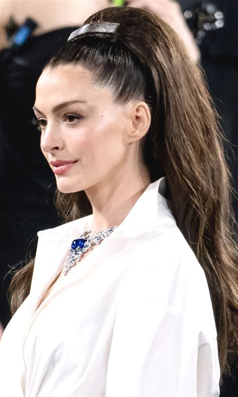 Anne Hathaway Luce Más Joven Que Nunca Esto Es Lo Que Opinan Los Expertos