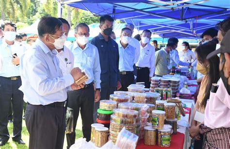 နိုင်ငံတော်စီမံအုပ်ချုပ်ရေးကောင်စီဥက္ကဋ္ဌ နိုင်ငံတော်ဝန်ကြီးချုပ် ဗိုလ