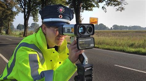 Raser Wer fährt schon vorschriftsmäßig NDR de Fernsehen