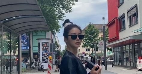 신예은 청순하고 사랑스러운 올블랙 여친룩‥명품 라탄백 포인트