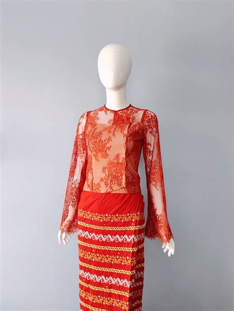 မြန်မာဝတ်စုံ