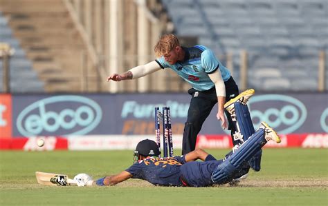 Shardul Thakur Puts In A Big Dive To Make His Ground