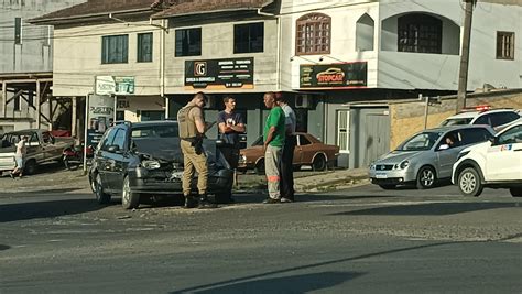 Acidente Com Dois Veículos Deixa Uma Pessoa Ferida Em Taió Rede Web Tv