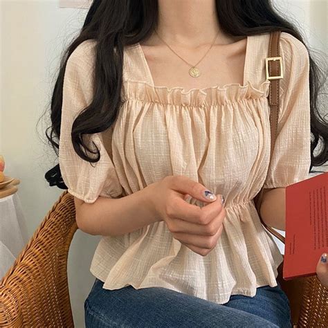 기프티박스 여름엔 하늘하늘 더욱 여성스러워보이는 프릴 러플 포인트 상의 코디 모음 🧡