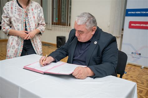 თბილისის ️ თბილისის სახელმწიფო უნივერსიტეტის რექტორმა აკადემიკოსმა ჯაბა სამუშიამ ხელი მოაწერა