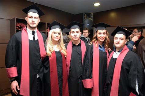 УНСС Бакалаврите и магистрите от Бизнес администрация се дипломираха