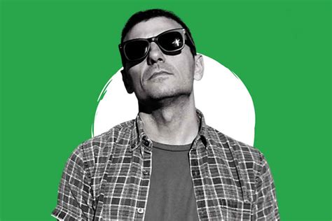 Ο Μανώλης Φάμελλος στο Gazarte Roof Stage Μαζί του επί σκηνής η Δήμητρα Γαλάνη Mikrofwno Gr