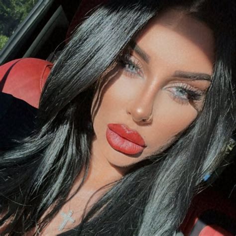 Lindi Nunziato Empowering Fitness Icon And Model Redefining Strength