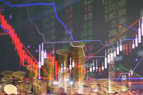 주식 시장 스크린 차트 보드와 캔 들 스틱 금융 비즈니스 및 투자 분석 개념 아이디어에 대 한 동전 스택의 이중 노출 가격에 대한 스톡 사진 및 기타 이미지 Istock