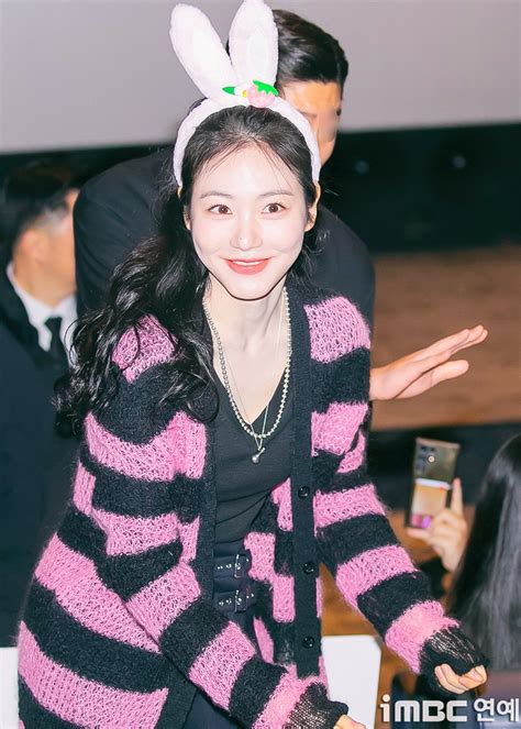 포토 신예은 귀여운 핑크래빗