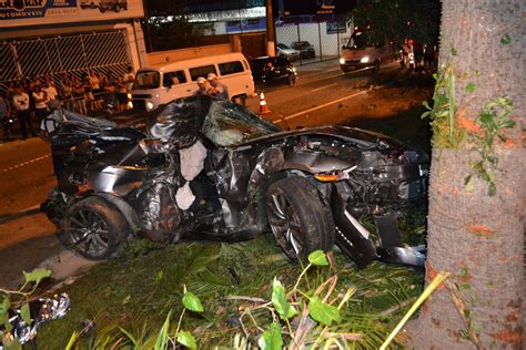 Acidente Com Carro De Luxo Na Zona Sul De Sp Deixa Um Morto E Um Ferido