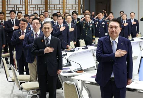 尹 국방혁신위 회의 주재北이 싸움 못 걸 강군돼야 아시아경제