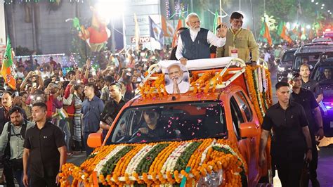 Pm Modi Showered With Flowers During Bengaluru Roadshow Watch Today