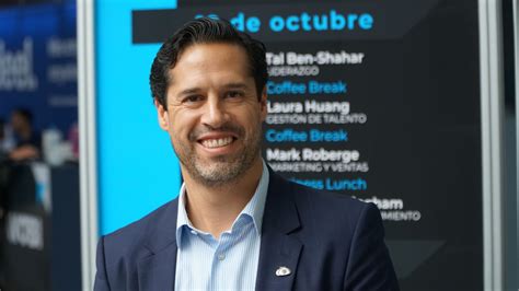 De Empresarios Para Empresarios La Poderosa Herramienta De Banco Azteca Para Impulsar Los