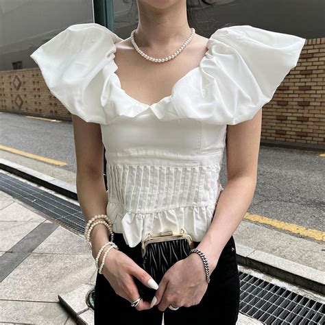 볼륨 날개 프릴 러플 퍼프 주름 셔링 스모크 밴딩 브이넥 오프숄더 블라우스 화이트 블랙
