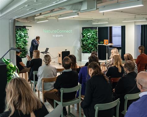 브레인스토밍 회의 공기질 개선에 창의성까지 잡는 사무실 인테리어 Naava