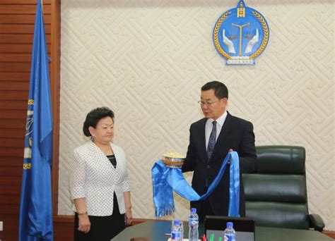 Шүүхийн ерөнхий зөвлөлийн гишүүнээр В Оюумаа томилогдлоо