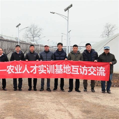 区农技服务中心党支部开展“我为群众办实事——走进未来农业人才实训园区”活动科技实训基地农业