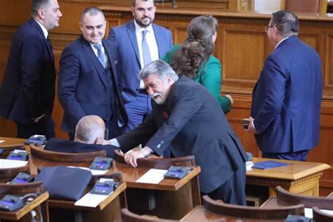 Дежа вю Първият ден на НС приключи без избор на председател