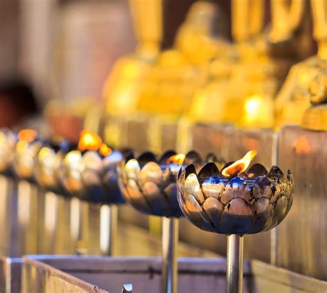 คําถวายเทียนพรรษา และขั้นตอนการถวายเทียนพรรษา