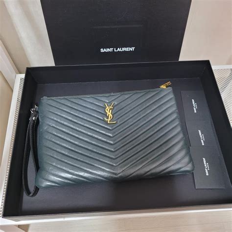 정품 입생로랑 클러치백 뉴미듐 그레이색상 상태좋음 세컨웨어 헬로마켓