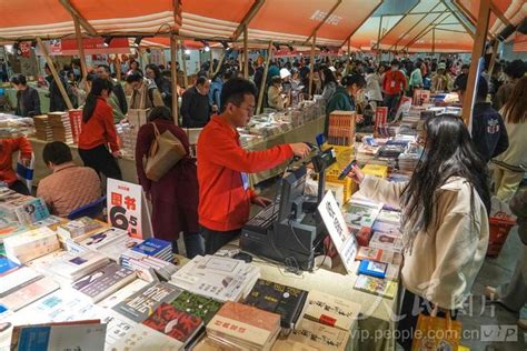 2023中国—东盟博览会文化展·广西书展在南宁举行 人民图片网