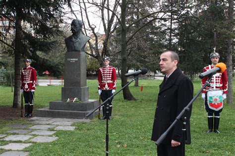 Началникът на Военна академия генерал майор д р Груди Ангелов и офицери от Академията взеха