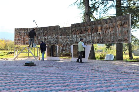 სოფელ მაკვანეთში სამამულო ომში დაღუპულ გმირთა მემორიალური დაფის განახლება მიმდინარეობს გურიის