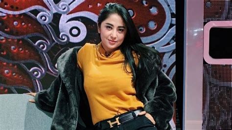 Foto Kisah Pilu Bintang Porno Jepang Hingga Video Erotis Dewi Perssik Beredar Lagi