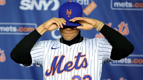 Juan Soto Puts On His Mets Jersey For The First Time Stream The Video Watch Espn