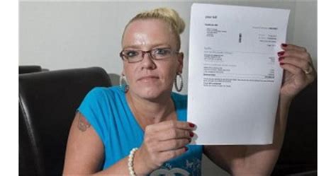 Тя плати 20 бона за 2 снимки