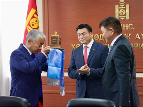 ХХААХҮ ийн сайд Ж Энхбаяр тамгаа гардан авч ажилдаа орлоо Isee Mn