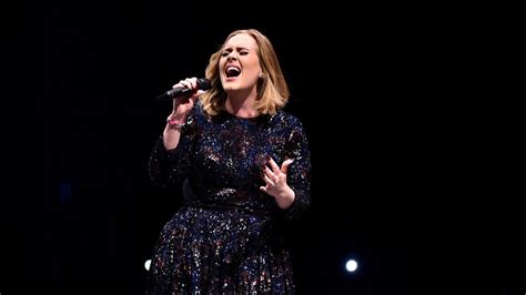 Watch Thousands Of Adele Fans Save The Day When Her Mic Cut Out At A C Teen Vogue