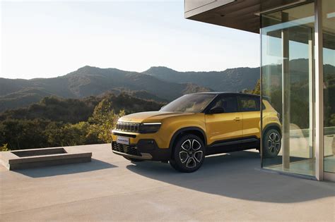 지프 최초의 전기 Suv 어벤저 유럽 시장 계약 시작