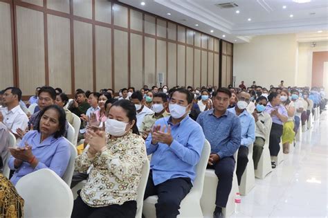 លោក ឃួង ស្រេង ស្នើសុំឱ្យមន្ត្រីបក្សប្រជាជន សាងអំពើល្អគ្រប់ពេល ដើម្បីទាញយកបេះដូងពលរដ្ឋឱ្យស្រលាញ់