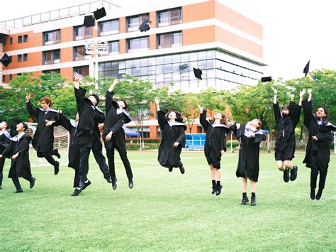 首波录取喜讯 祝贺临港耀华2024届学子获牛津、港大等世界名校青睐！