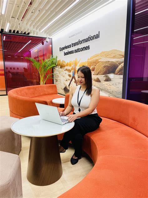 Hustle Hard Shine Harder 💼🤍 Bandana Bania