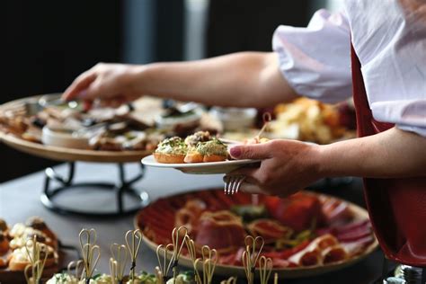 M Catering ხელოვნება პირდაპირ სუფრაზე Entrepreneur