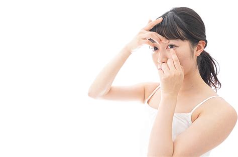 Seberapa Lama Sebaiknya Memakai Lensa Kontak